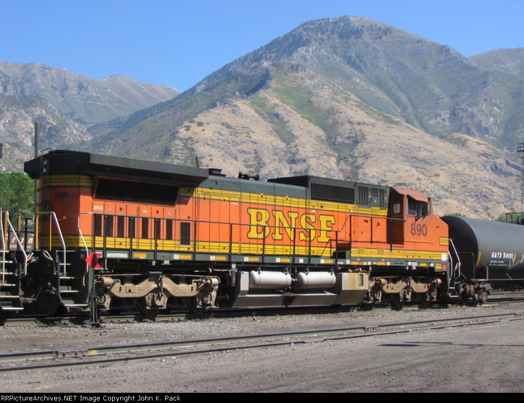 BNSF 890